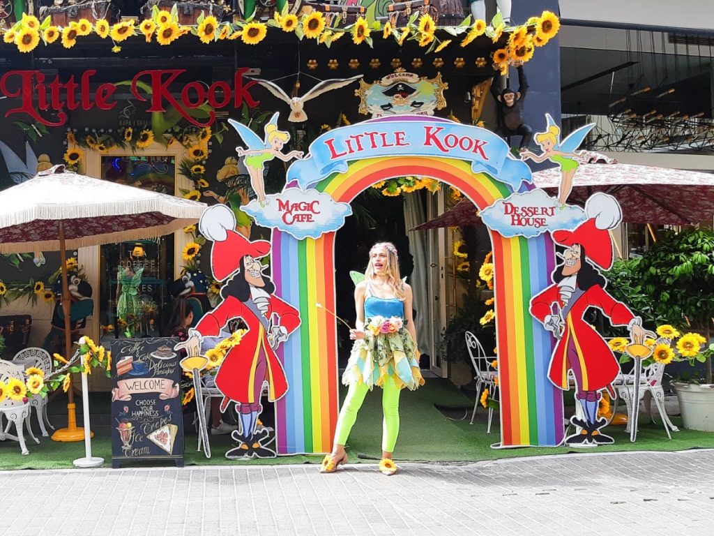 Little Kook Athens: The Quirky, Seasonally Themed Café in Athens