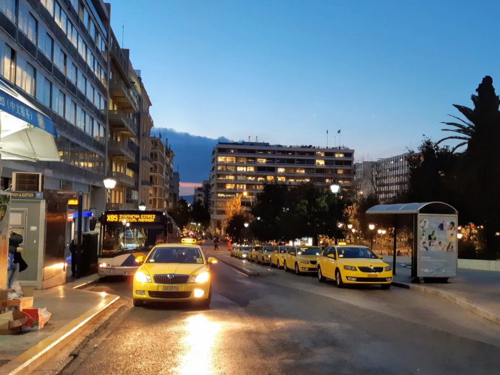 How to take the Athens airport bus to Athens city center and beyond